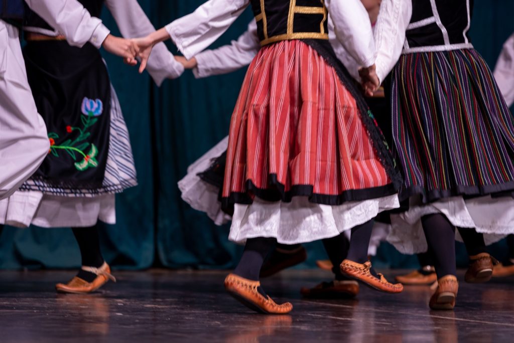 Contra Dancing Basics: A Beginner’s Guide